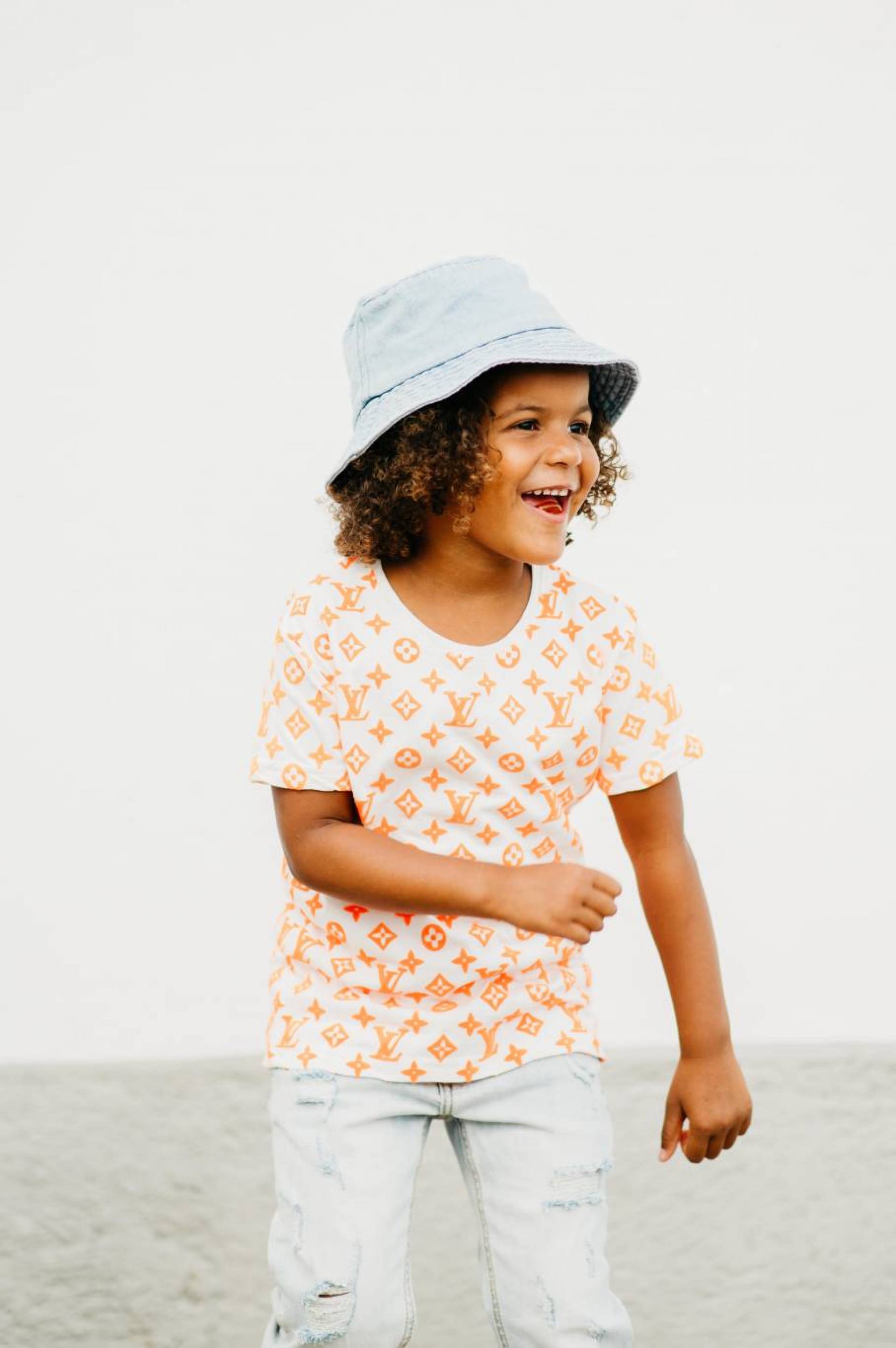 Baby Alya تُطلق أغنيتها الأولى وتُعبّر في "Going To Dubaia" عن حبّها ...